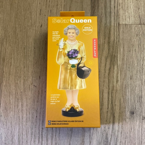 Kikkerland | Other | Nib Kikkerland Solar Queen Elizabeth Gold Dress ...